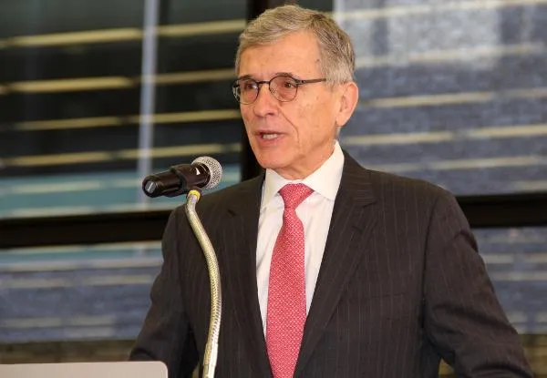 Former FCC Chairman: Sinclair’s divestiture plan “borders on a ...